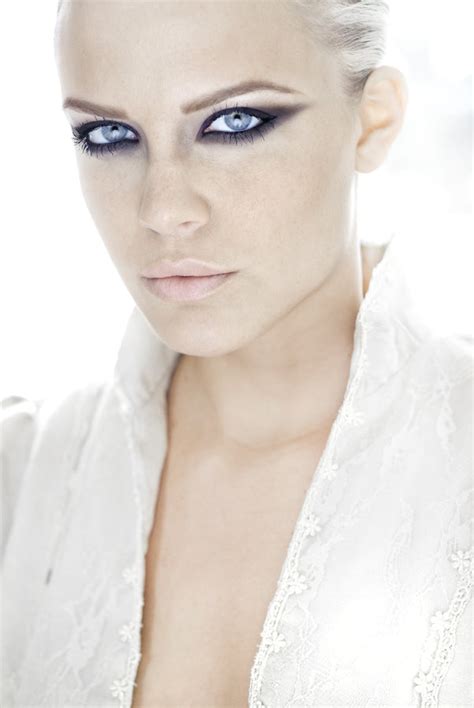 Fall Makeup Tips From Los Angeles Based Makeup Artist Stacy Rosas A