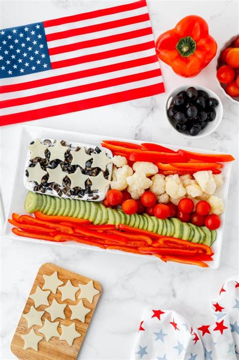 A Festive Patriotic Veggie Platter Perfect For The 4th Of July