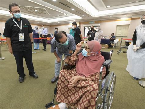 Sasmec Iium Kuantan Vaccination Centre Has Finished Giving 15 000 Doses Of Vaccine Iium In