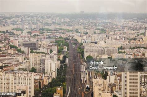 높이에서 파리의 거리의 보기 유럽 여행 프랑스의 관광 명소입니다 흐린 파리입니다 하늘에 구름입니다 거리에 대한 스톡 사진 및 기타 이미지 Istock