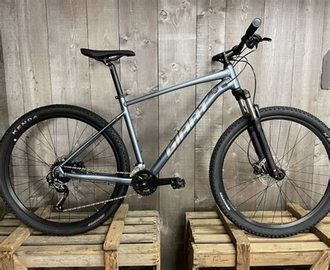 2022 Giant Talon 2 zu verkaufen - Neu, Grau, Large