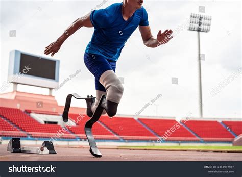 Close Para Athletes Disabled Prosthetic Blades RunẢnh Có Sẵn2312937987