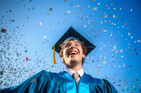 快乐的外国男生毕业生高清图片下载 正版图片600210268 摄图网