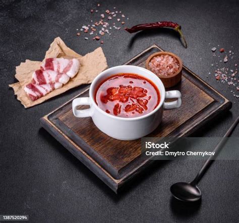 보르슈트 비트 뿌리 토마토 양배추 당근 쇠고기로 만든 전통적인 우크라이나 수프 0명에 대한 스톡 사진 및 기타 이미지 0명 건강한 식생활 고기 Istock