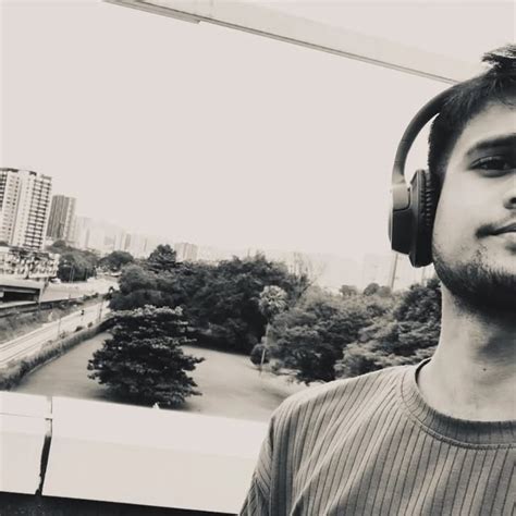 Tharusha Kumarasinghe Xtharu • Threads Say More