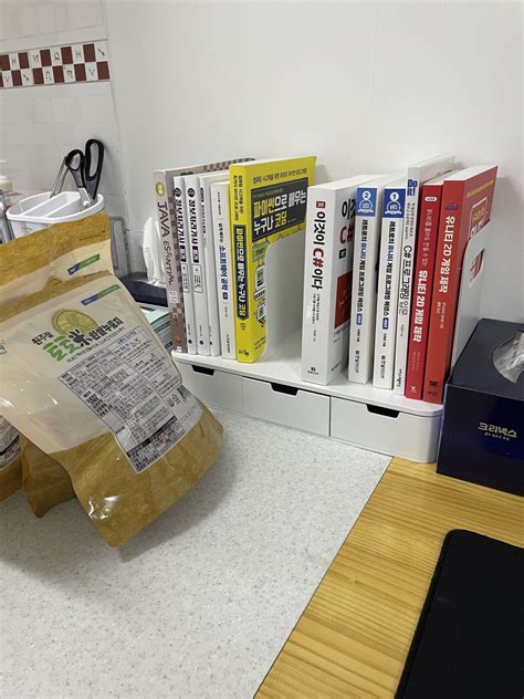 책꽂이오니깐 좀 깔끔해졌네 자유 에펨코리아