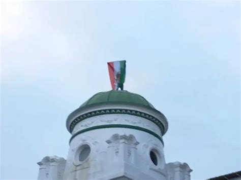 پرچم شیر و خورشید بالای ساختمان مرکز اسلامی لندن به اهتزاز درآمد