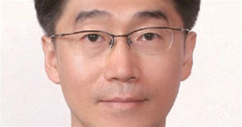 스몸비스마트폰 중독 추락·충돌 등 사고위험 2배 높다