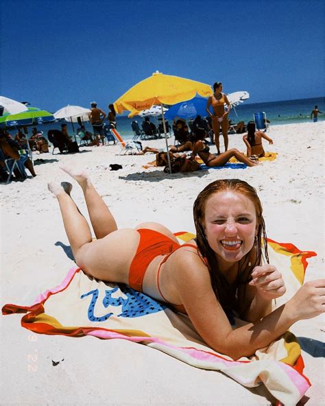 Larissa Manoela Feetforum