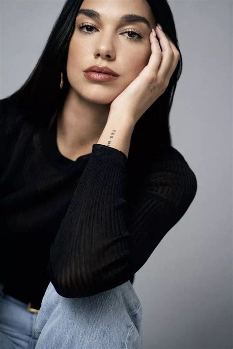 Dua Lipa Ysl Capelli Neri Capelli Neri Lunghi Foto Di Moda