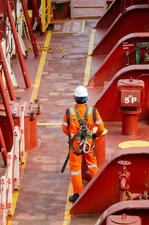 산업선박 갑판의 해양 노동자 · 무료 스톡 사진