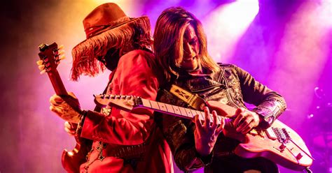 Anonieme Singer Songwriter Red Leather Brengt Zijn Tahoe World Tour