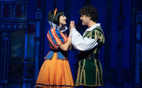 Snow White And The Seven Dwarfs New Wimbledon Theatre Review As Traditional As Panto Gets