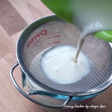 Kuih Pie Tee Nyonya Top Hats 娘惹小金杯 Huang Kitchen