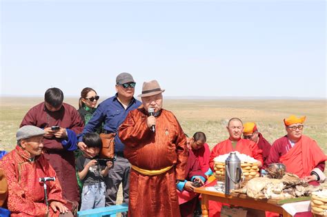 Dundgovi ТАЛАРХАЛ Жил бүр Ломбо Ренчин овоо тахилгад Идээ шүүс тараг хоормогийн дэмжлэг