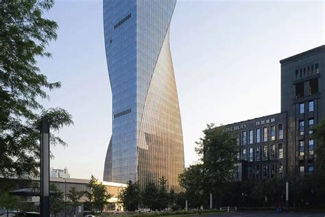 Нова „извртена кула“ во Кина Радио Лидер