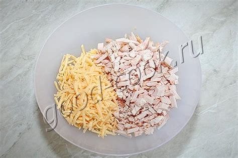 Слоеные палочки с сыром и копченостями, рецепт приготовления