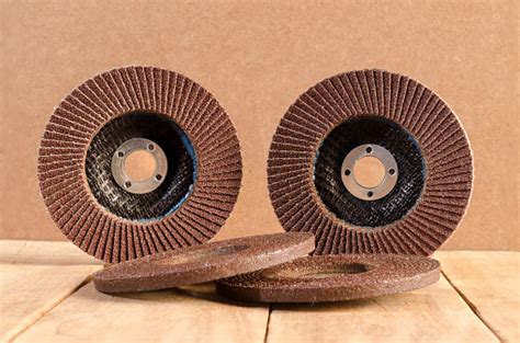 블레이드 분쇄기 및 레드 색상 연마성 플랩 그라인딩 디스크 0명에 대한 스톡 사진 및 기타 이미지 0명 2015년 강철 Istock