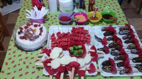 Jicaletas Bananas Con Chocolate Brochetas De Sandia Con Chamoy Y Pastel Desserts Cake Food