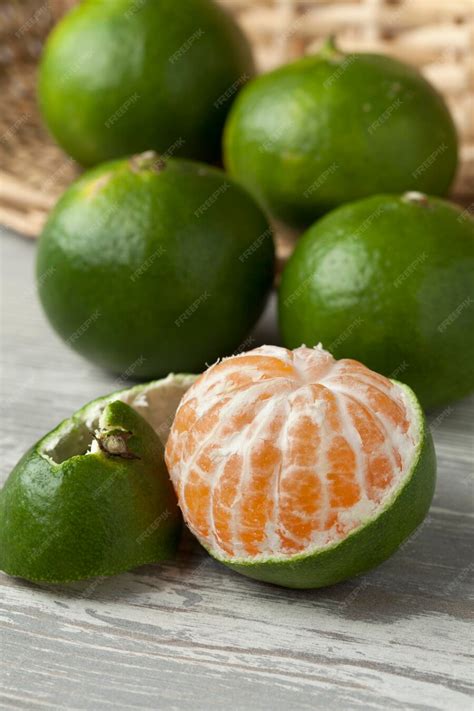 Premium Photo | Green satsuma fruit