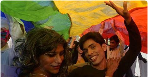 वेस्टर्न कल्चर को बढ़ावा एड्स रोगियों में इजाफा 21 पूर्व जजों ने समलैंगिक विवाह का किया