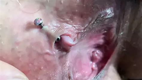Schöner großer Kitzler | xHamster