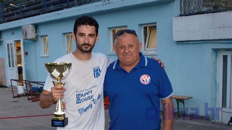 Karlovac Pobjednik Nogometnog Turnira Stogodišnjaka Crikvahr