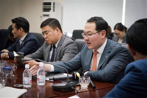 Инновац цахим бодлогын байнгын хорооны дарга болон гишүүд ЦХХХЯ нд ажиллалаа