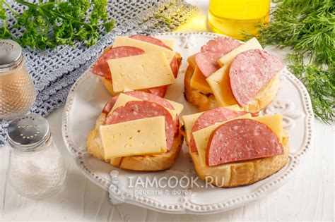 Брускетта с колбасой и сыром — рецепт с фото пошагово