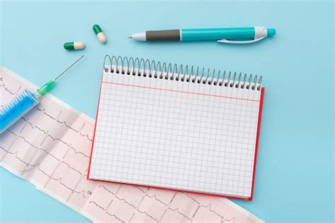 중요한 노트 과학 연구 치료 계획 의료 용품 장비 도구를 복용 치료 분석 처방 의학 실험실 테스트 쓰기 귀여운에 대한 스톡 사진 및 기타 이미지 Istock