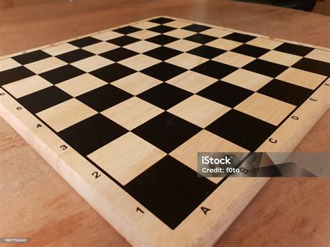 나무 보드 게임 체스 게임 하는 방법 순발력과 다른 각도의 체스 세트 조각과 체스판 흰색과 검은색 수치 고 체스 게임의 보드 0명에 대한 스톡 사진 및 기타 이미지 Istock