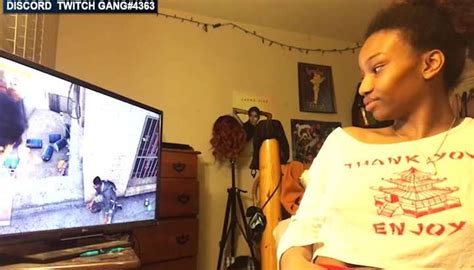 Twitch Streamer Flashing Her Tits Pussy On Stream Accidental Nip Slips Sexy Gamer Girls Set