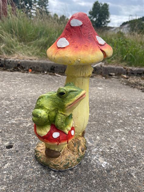Copy Of Toad On A Toadstool Ornament Tc004 Sassyhome Copy Of Toad On A Toadstool Ornament Tc004 Sassyhome