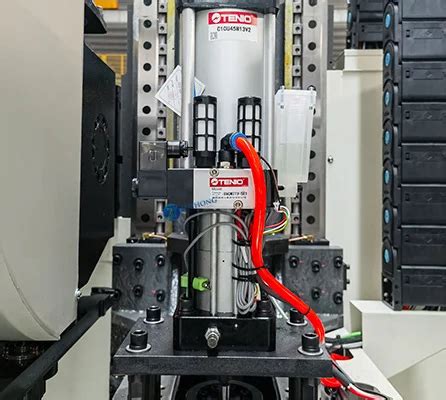 Fanuc Siemens Gsk System VMC CNC Milling Machine VMC650