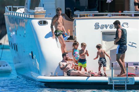 عکس اینجا پاتوق تفریح سلبریتی‌هاست؛ از مایکل داگلاس تا لیونل مسی و