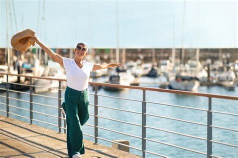Premium Photo Joyful Lady Posing With Hat And Having Fun At Marina