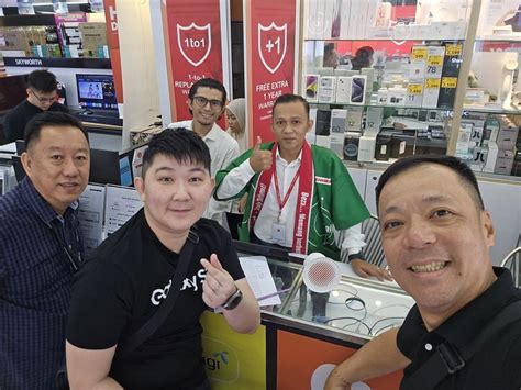 Samsungelectronics Sme Eystorevisit Eric Yong