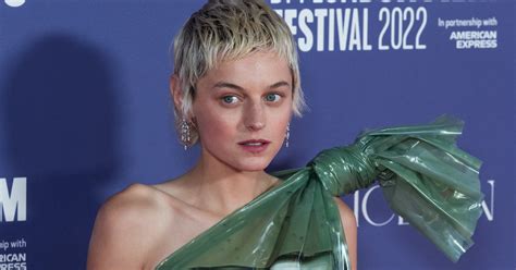 Emma Corrin Recalls Reaction To Coming Out As Non Binary Huffpost Uk