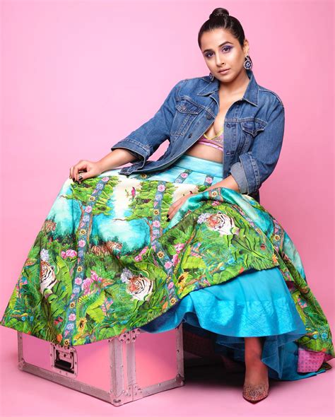 Vidya Balan Scrolller