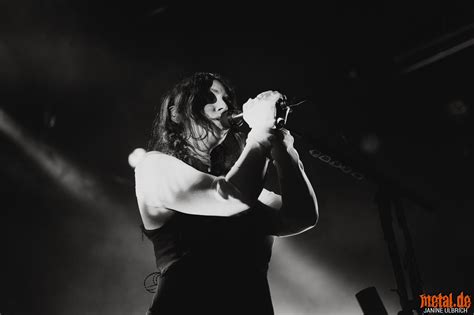 Chelsea Wolfe Birth Of Violence Review Auf Metalde
