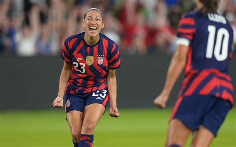Uswnt 4 Mexico 0 Press Scores Brace Heath Returns And Scores