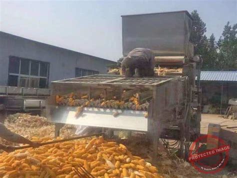 Rubber Roller Type Fresh Sweet Corn Dehusking Machine Corn Flake Machine Puffed Corn Machine