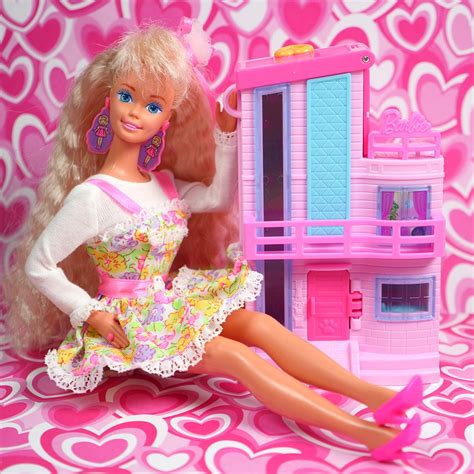 Showcase Polly Pocket Collab Barbie Dreamhouse Minions Playset Kerchie