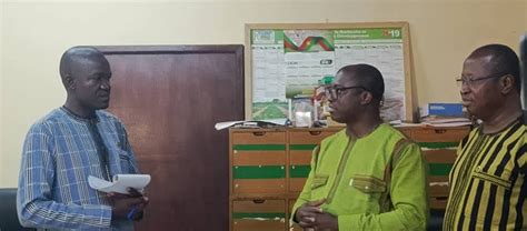 Assiduité Au Service Des Fonctionnaires Publics Le Ministre Mathias Traoré Effectue Des