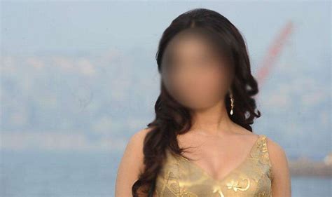 தங்கக் கடத்தலில் இறங்கியுள்ள பிரபல நடிகை… போலீஸ் வளையத்திற்குள் சிக்கிய முன்னணி நடிகர்கள்