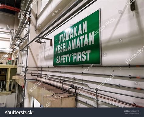 Utamakan Keselamatan Signage Safe Procedure And First Aid Signs