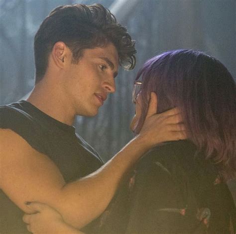 Runaways 2018 S02e02 ‘radio One Runaways Victor Runaways Gert