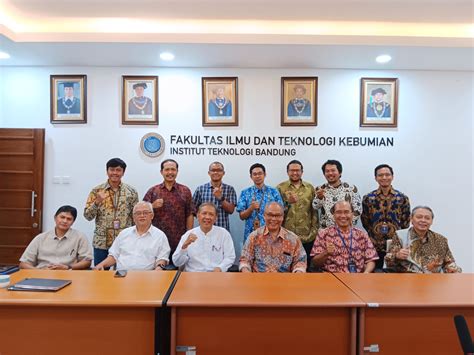 Profir Lambok Hutasoit Mscphd Dekan Fitb Periode Tahun 2007 2011 Memasuki Masa