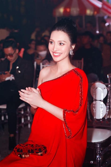 Siêu mẫu Huỳnh Thanh Tuyền tái xuất trong thiết kế của Hà Thanh Huy