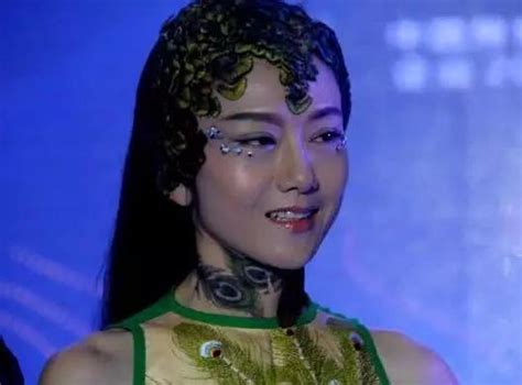 20年沒自己洗過臉，吃飯用手抓，今60歲膝下無子，容顏似少女 每日頭條